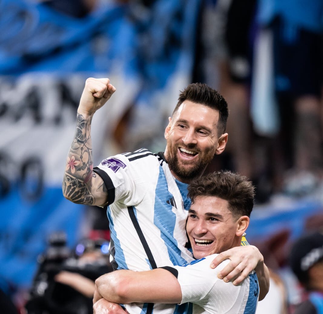 Messi marca em seu 1000° jogo e garante Argentina nas quartas de final