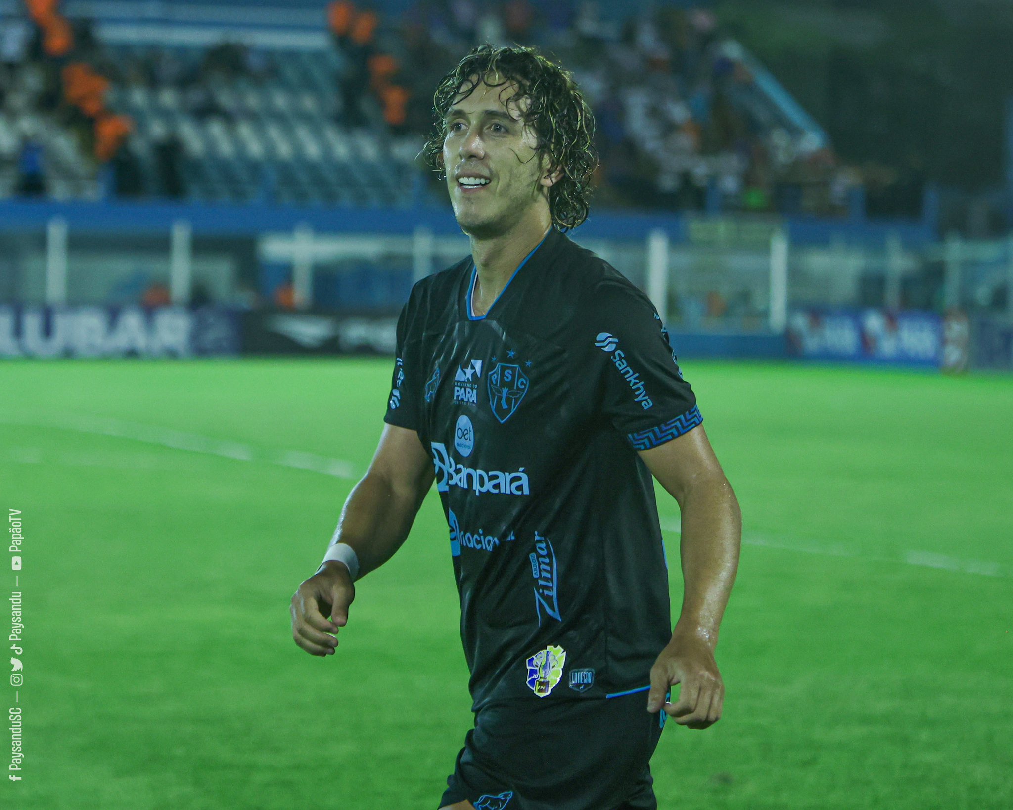 Ex-Ceará, atacante Nicolas marca gol do meio de campo pelo Paysandu